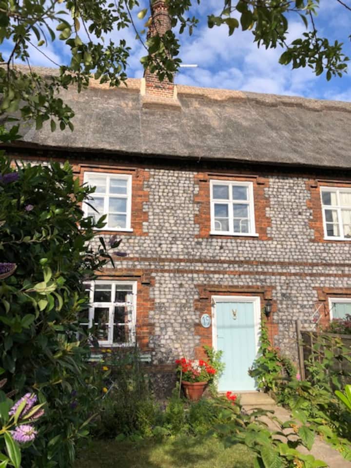 Harebell Cottage In Coastal Village - Cromer