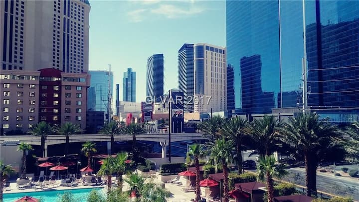 5fi Signature At Mgm Balcony Strip View Suite - Las Vegas Strip, NV