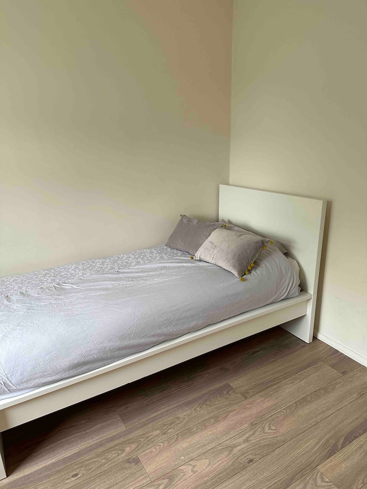 En-suite And Single Bedroom In 4 Bed House - Leamington Spa