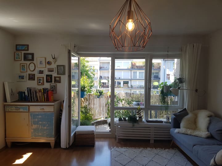 Bright Room With Private Balcony To The Courtyard - Munich