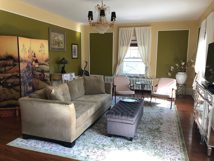 Tres Petit Chateau - Rochester, NY