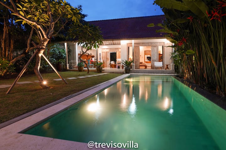 Treviso Bali Villa 2br With Lush Garden And Pool - Bali