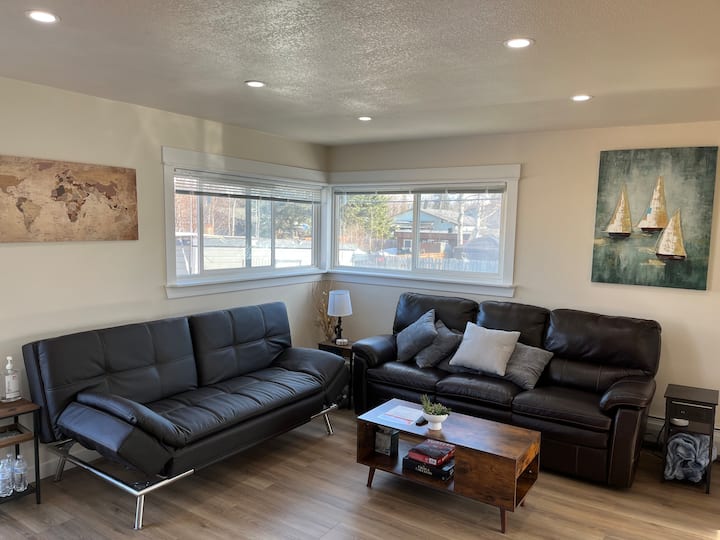 Charming 2 Bedroom Apartment Near Airport - Anchorage, AK