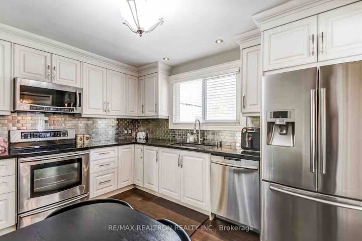 Sheppard & Bathurst Luxy3+2house - Vaughan