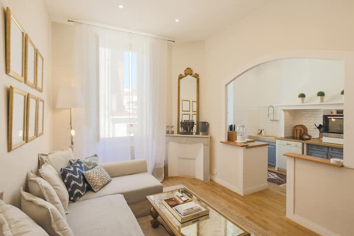 Amazingly Situated Apartment In Cannes Le Suquet - カンヌ