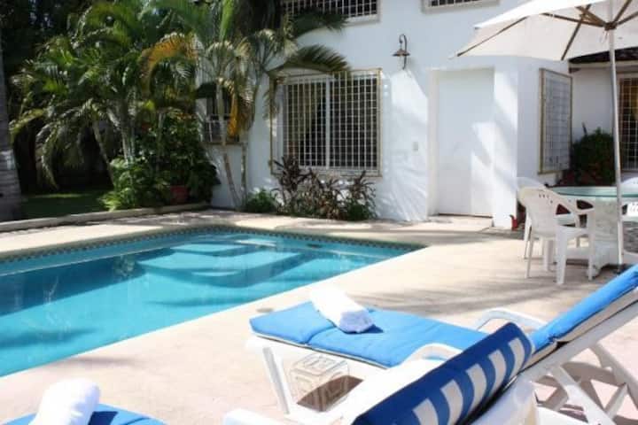 Linda Casa Cercana Al Estadio De Tenis, Alberca. - Acapulco