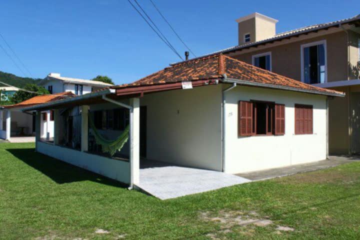 Casa à 400 Metros Da Praia Central - Garopaba