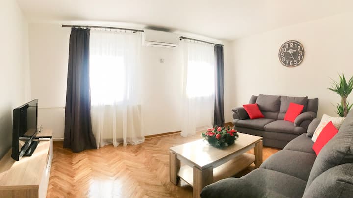 3 Bedroom Apartment In The Heart Of The City - Belgrad