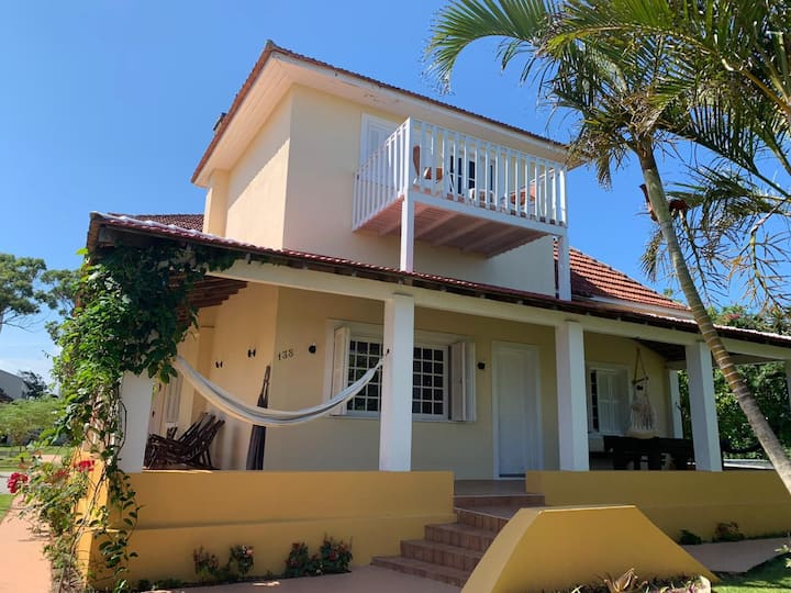 Reúna Sua Família Próximo à Praia E Divirtam-se - Imbituba
