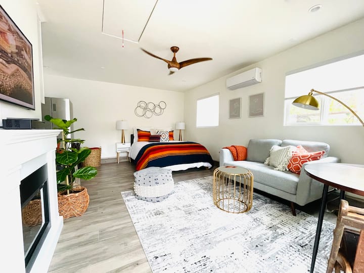 * Poolside Modern Studio * Dog Welcome * - Pasadena, CA