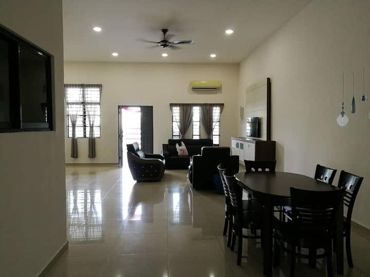 10 Pax L@ Homestay Cemara 民宿之家 - Kluang