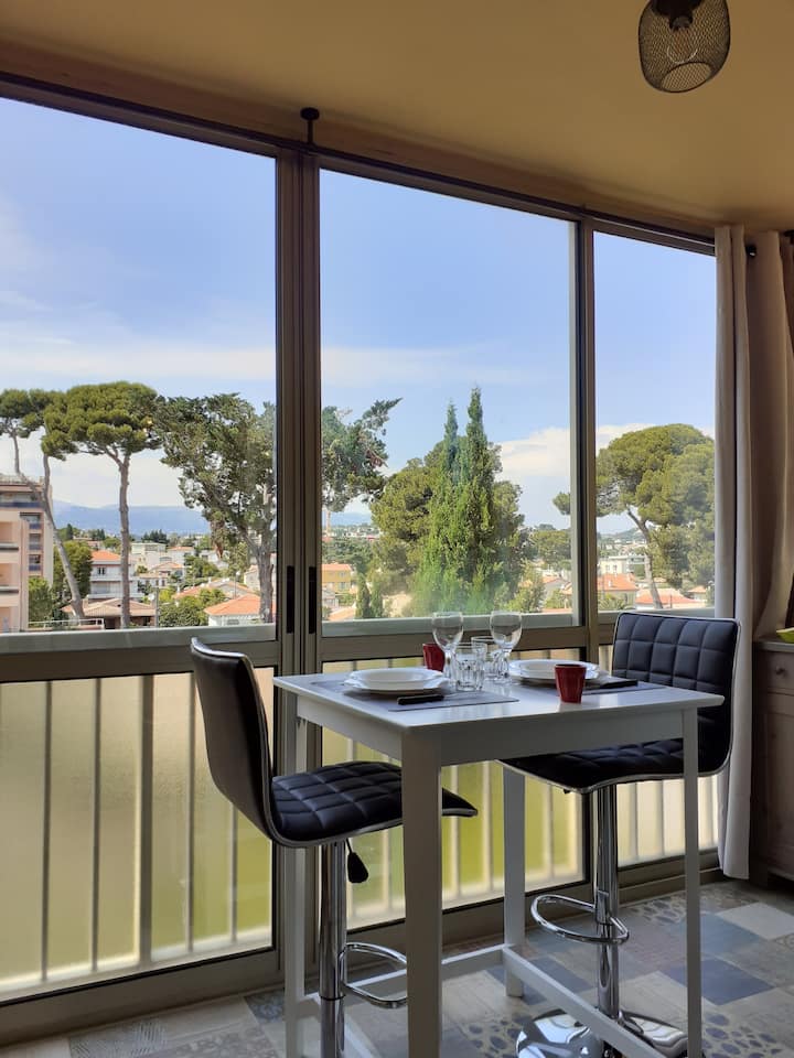 Coquet Studio Avec La Plage Au Pied De L'immeuble. - Cagnes-sur-Mer