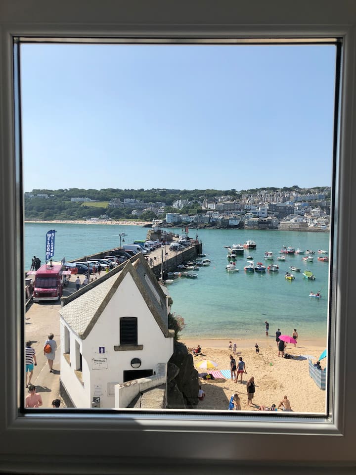 Smeaton's Cottage -Hear The Sea & Enjoy Sea Views - St Ives