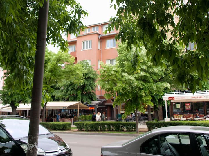 Top Center 2-bedroom Apartment With A View - Varna