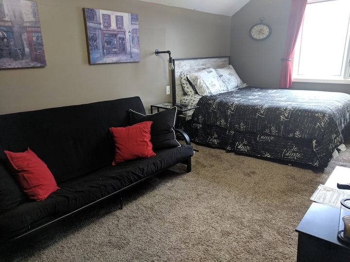 "The Beach Escape" Beautiful Coastal Themed Room - Fort Wayne, IN