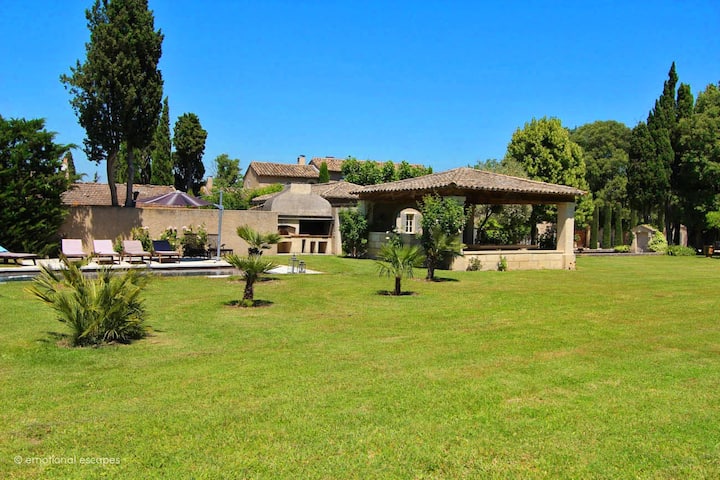 Chaming Mas, Tennis, Heated Pool, Sleeps 10 - Maussane-les-Alpilles