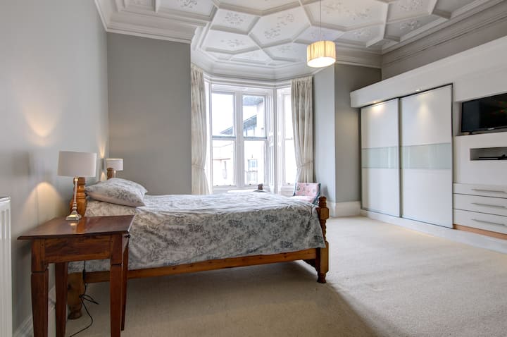 Beautiful Large House, West End, Close To V&a - University of Dundee