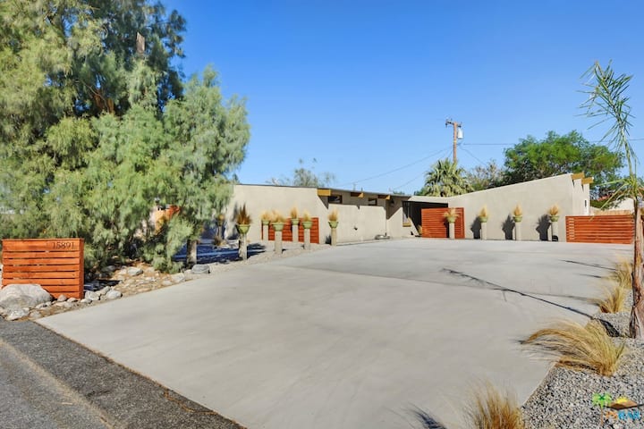 Palm Springs Home With  San Jacinto Mountain Views - Cabazon, CA
