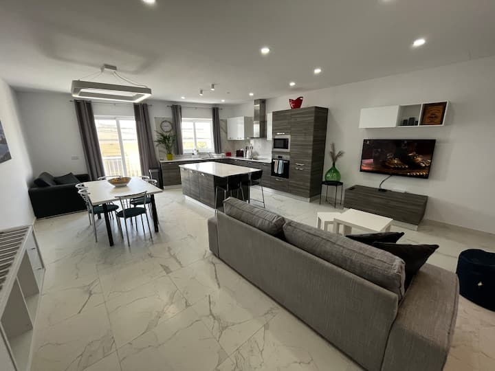 New Spacious Apartment - Free Ac & Wi-fi, Gozo! - Malte