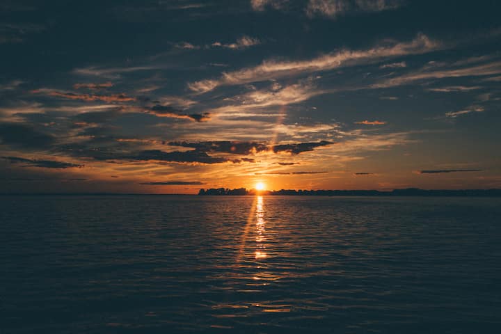 Cozy Relaxing Lake Home With Spectacular Sunsets! - Oshkosh, WI