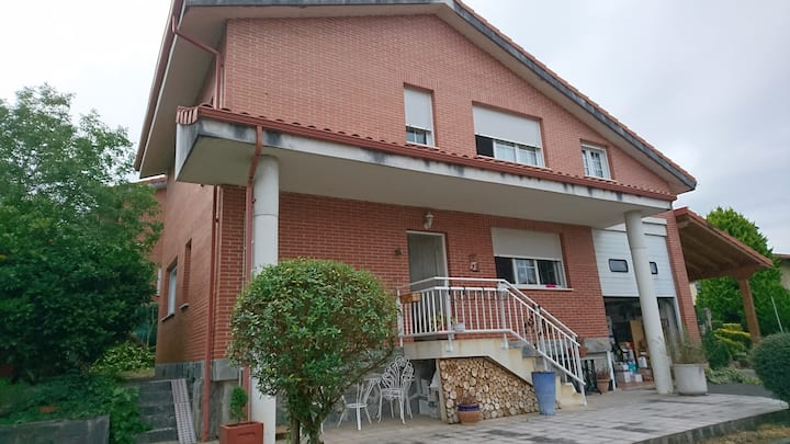 Luminoso Chalet : Montaña, Mar Y Tranquilidad - Ampuero