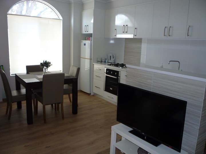 Modern Self Contained Apartment In Great Location - Perth