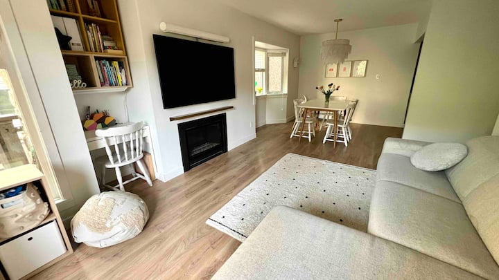 Kitsilano Beach Family Friendly 2 Bedroom Apmt - Vancouver