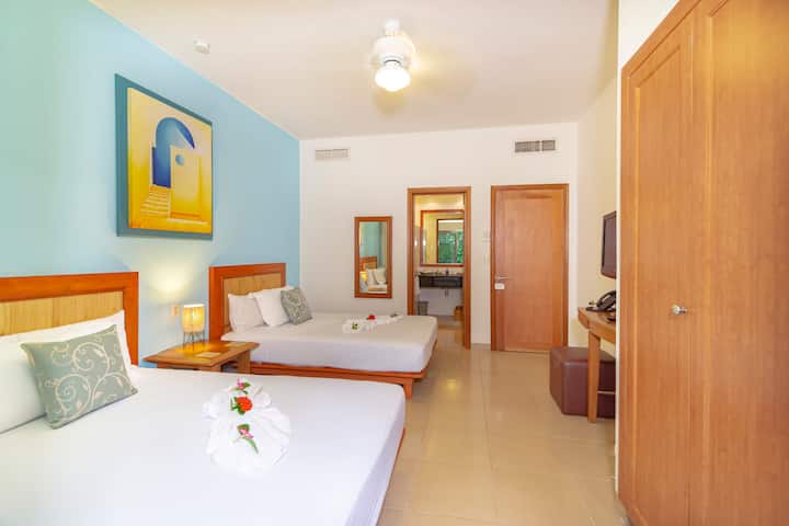 Twin Room. Balcony. Central. Beach & 5th Avenue - Playa del Carmen