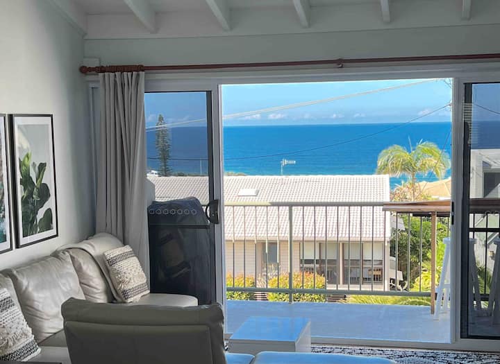 Ocean Views, Walk To Beach & Cafe. 2bd Townhouse. - Noosa Heads