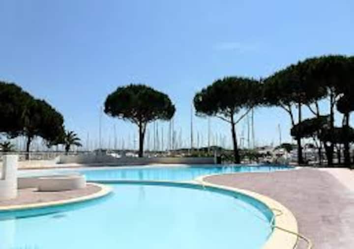 T2 Vue Port Et Piscine à Port Camargue - Le Grau-du-Roi