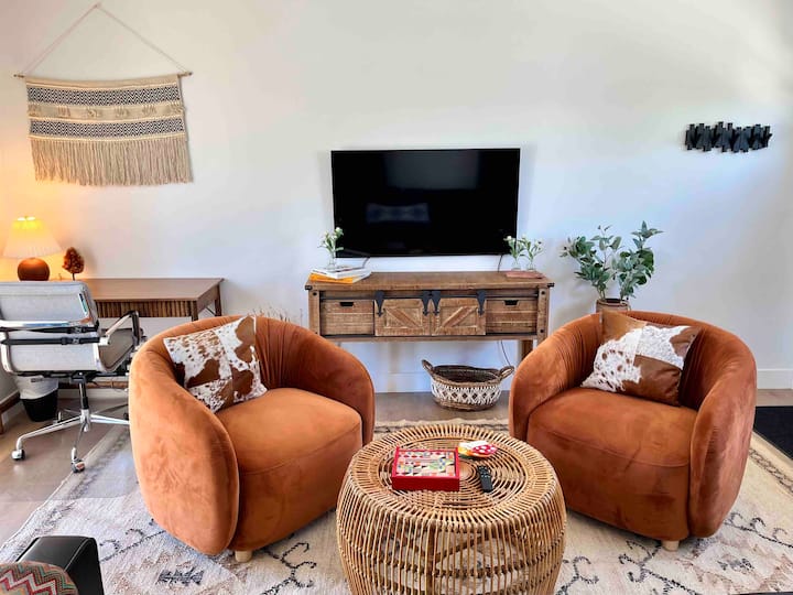 Chic Guesthouse With Mountain Views - Sandy, UT