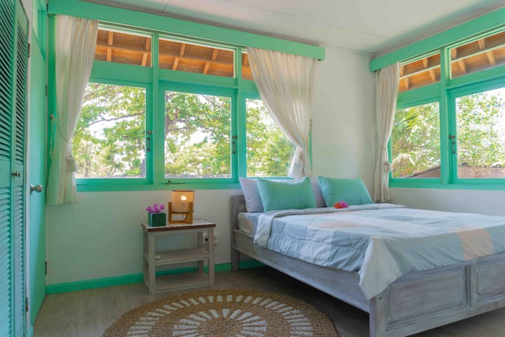 Seaside Serenity: 2-bed Gem On Sanur Promenade - Sanur