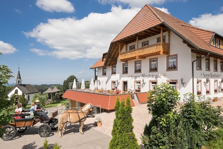Landhotel Gasthaus Sonneneuhäusle, (St. Märgen), Nr. 07 - Komfort-doppelzimmer Mit Balkon - Titisee-Neustadt