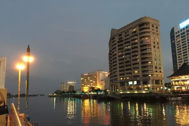 Riverbank Suites 306 With Beautiful Riverview - Kuching