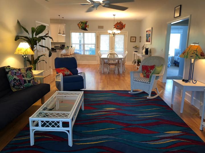 Bright And Cheerful, Close To The Beach & Icw - Oak Island, NC