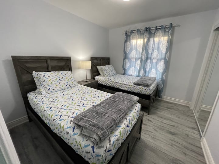 Luxury Detached 3 Bedroom Bungalow! - Niagara Falls