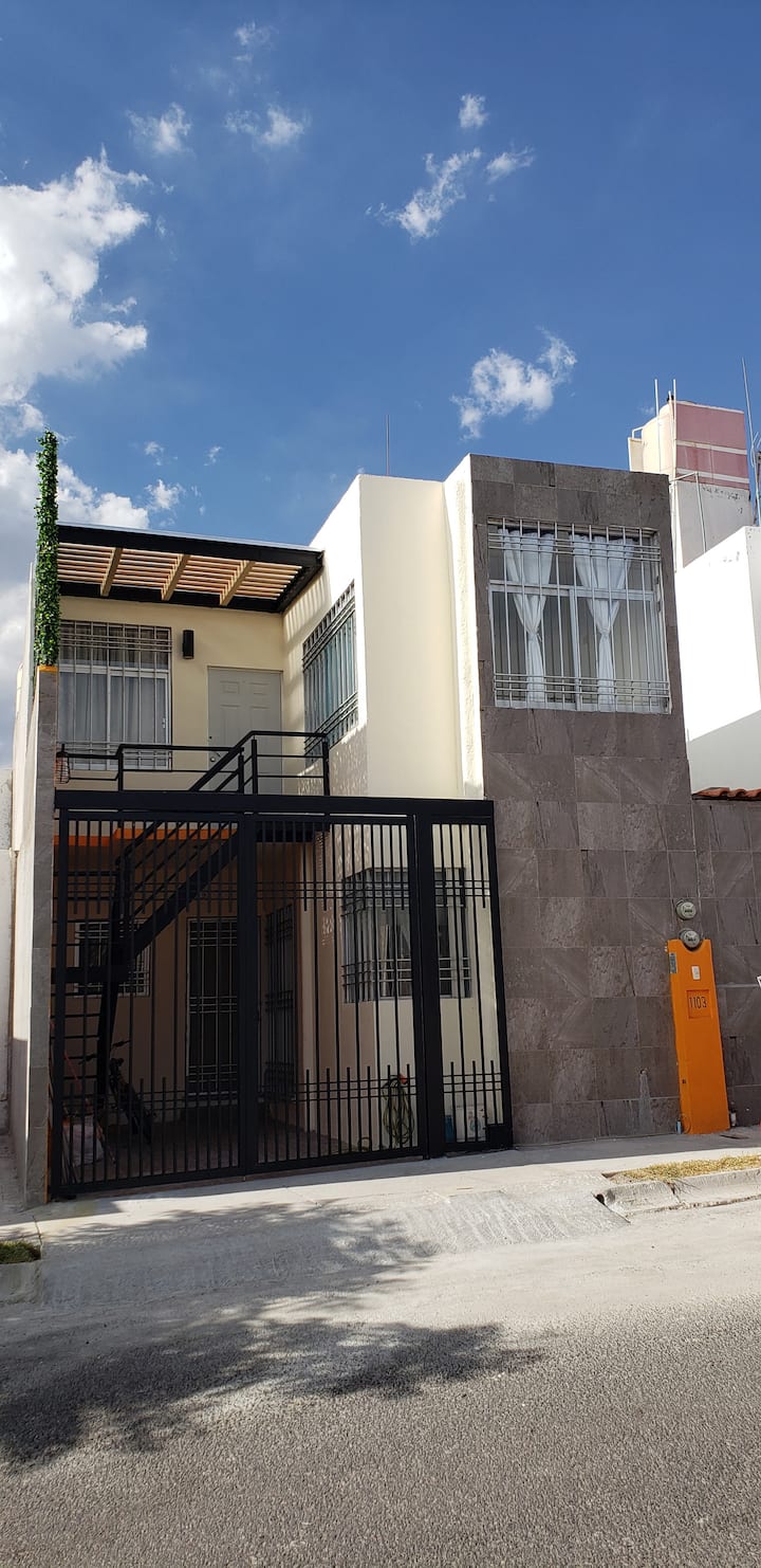 Confortable Departamento De 3 Hab. En Planta Baja - Querétaro
