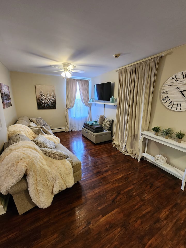 Bucks County Historic Estate Suite Built In 1741. - Bensalem, PA