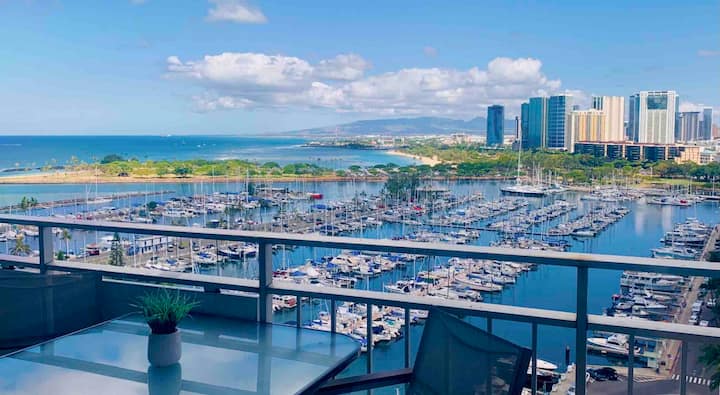 Waikiki Oceanfront, Stunning Views, A+ Location - Lanikai Beach, HI