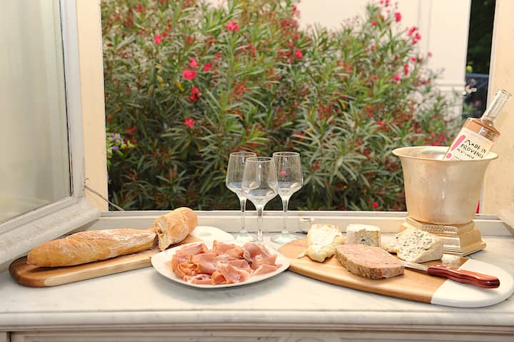 Vieille Ville, 2sdb, 4 Lits, Sur La Place Centrale - Antibes