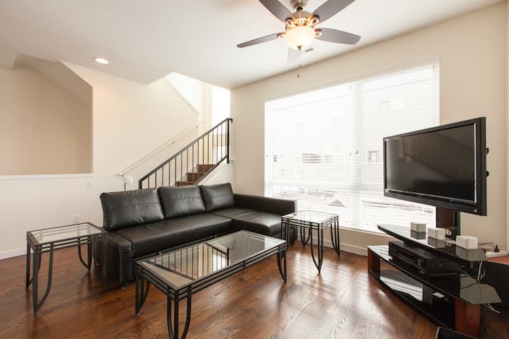 Modern Rino Retreat • Rooftop Deck & Garage! - Park Hill - Denver