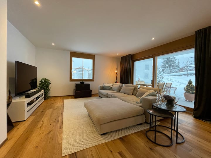 Bright & Contemporary Getaway Near Ski Lifts - Tenna