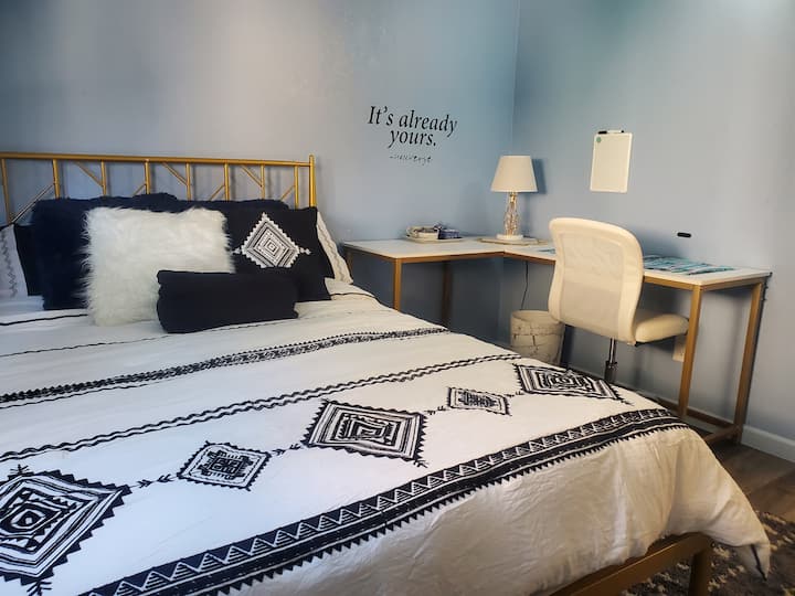 Private Condo In 𝗚𝗮𝘁𝗲𝗱 Community, Close To Ua - Tucson, AZ
