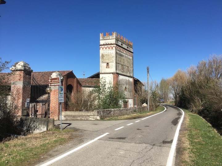 Tour Crénelée Dans L'ancien Fief De Barberousse - Crema