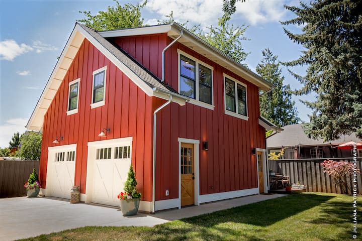 Woodstock Farmhouse - Happy Valley, OR