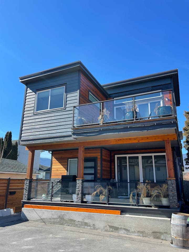 Luxury 3 Bedroom Home. Close To Beach - Penticton
