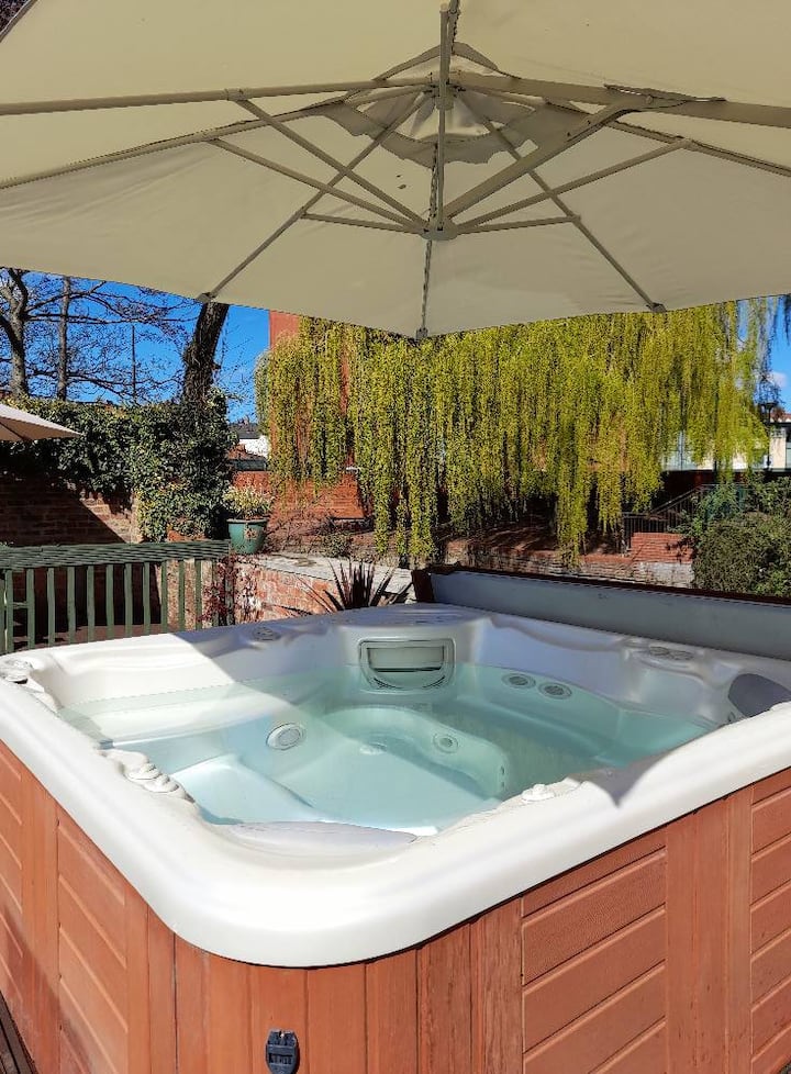 York Centre Party Hot Tub - York