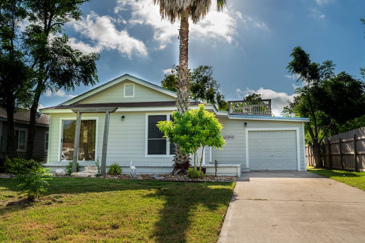 Cozy Rockport Beach House - Rockport, TX