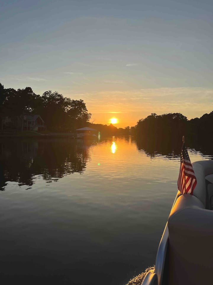 On The North Carolina Side Of Lake Wylie. - Belmont, NC