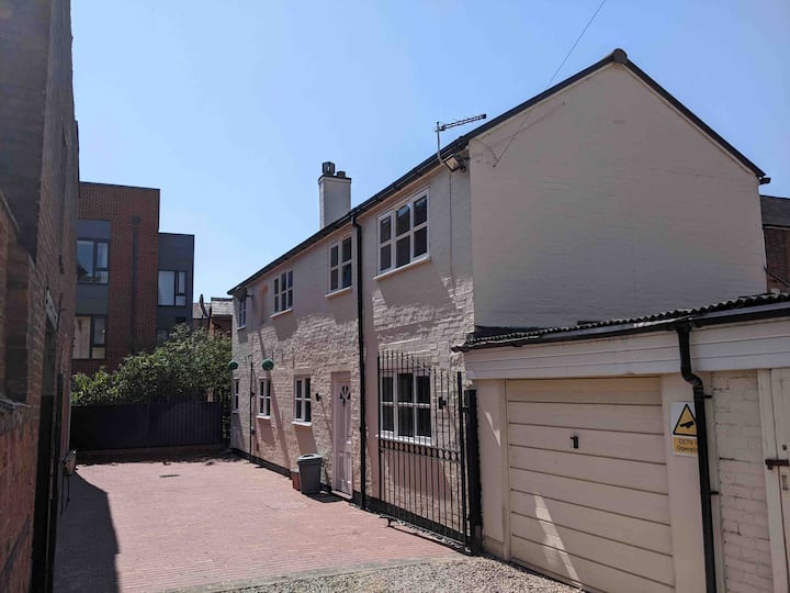 5 Bedroom House In Center Of Royal Leamington Spa - ロイヤル・レミントン・スパ